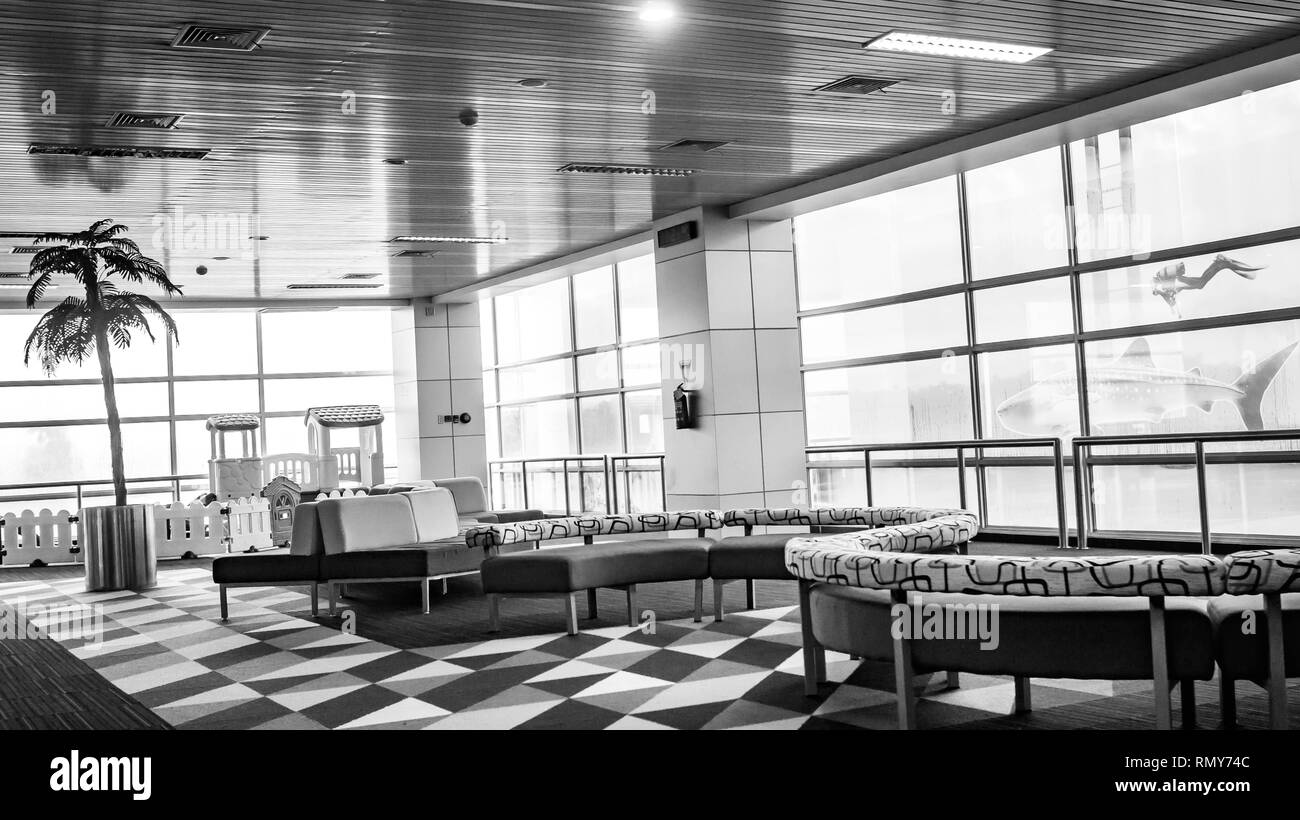 empty airport terminal building Stock Photo - Alamy