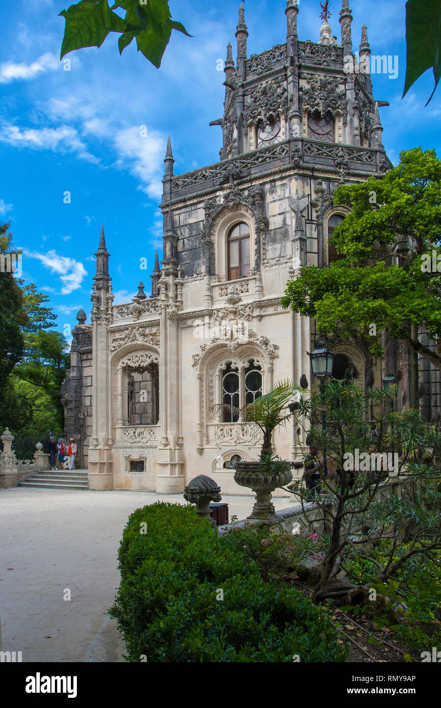 Gothic castle hi-res stock photography and images - Alamy