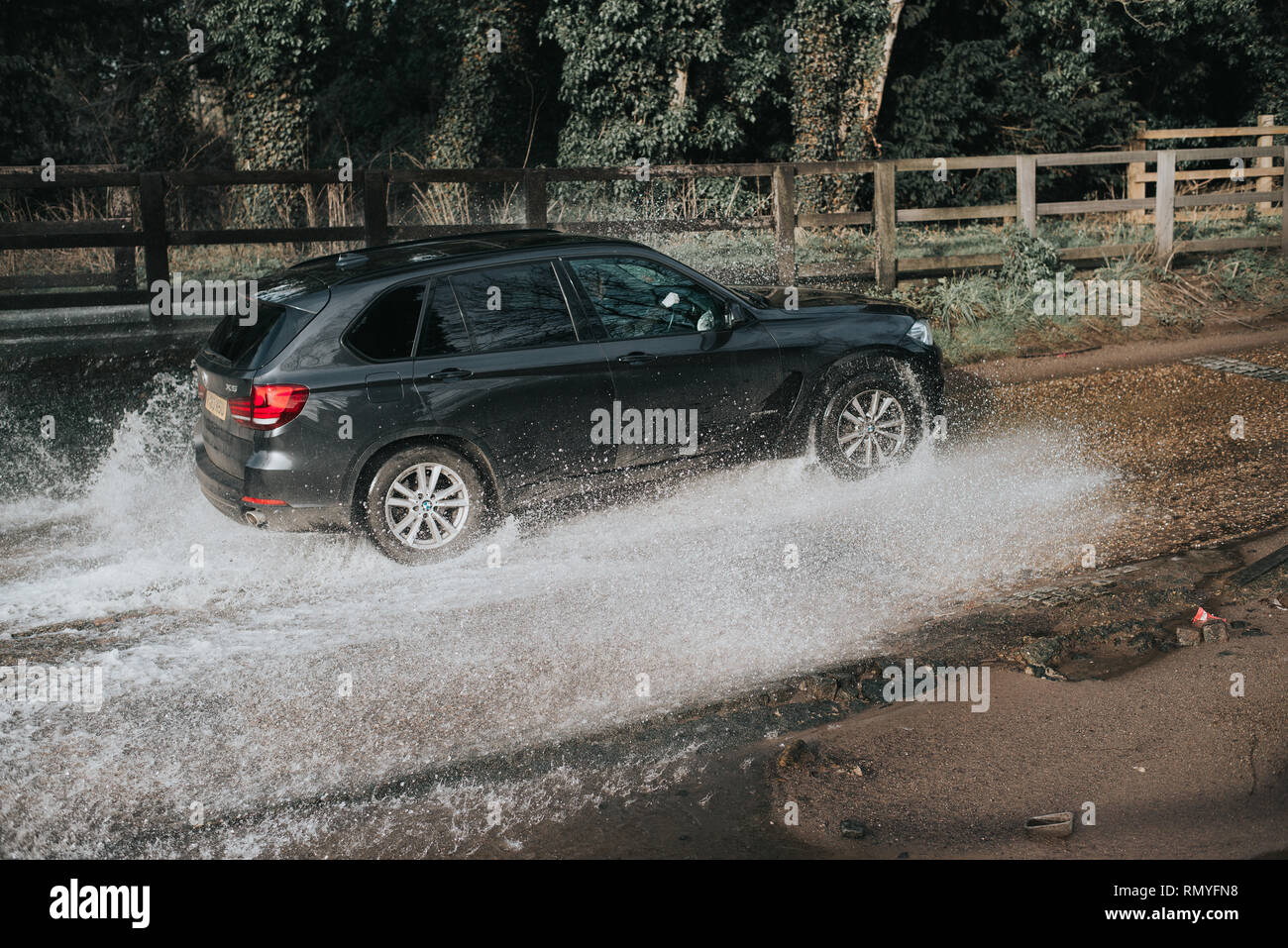 Cars splashing through water hi-res stock photography and images - Alamy