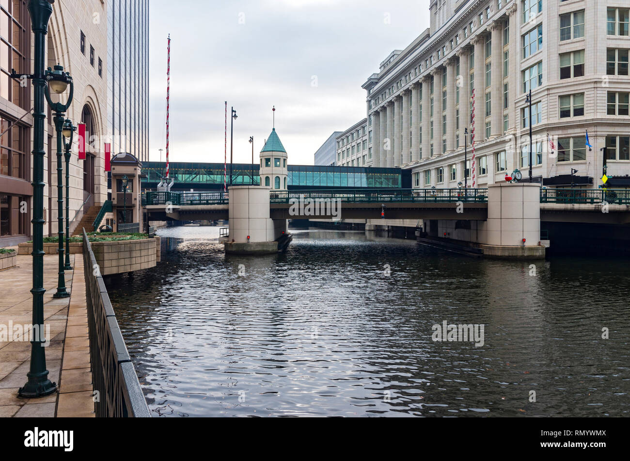 milwaukee river through downtown milwaukee and wisconsin avenue bridge ...