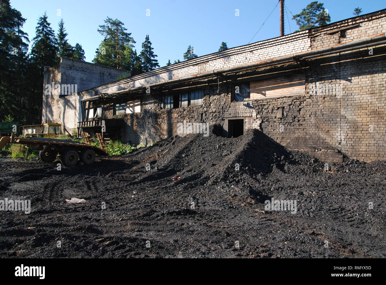 Coal stack hi-res stock photography and images - Alamy