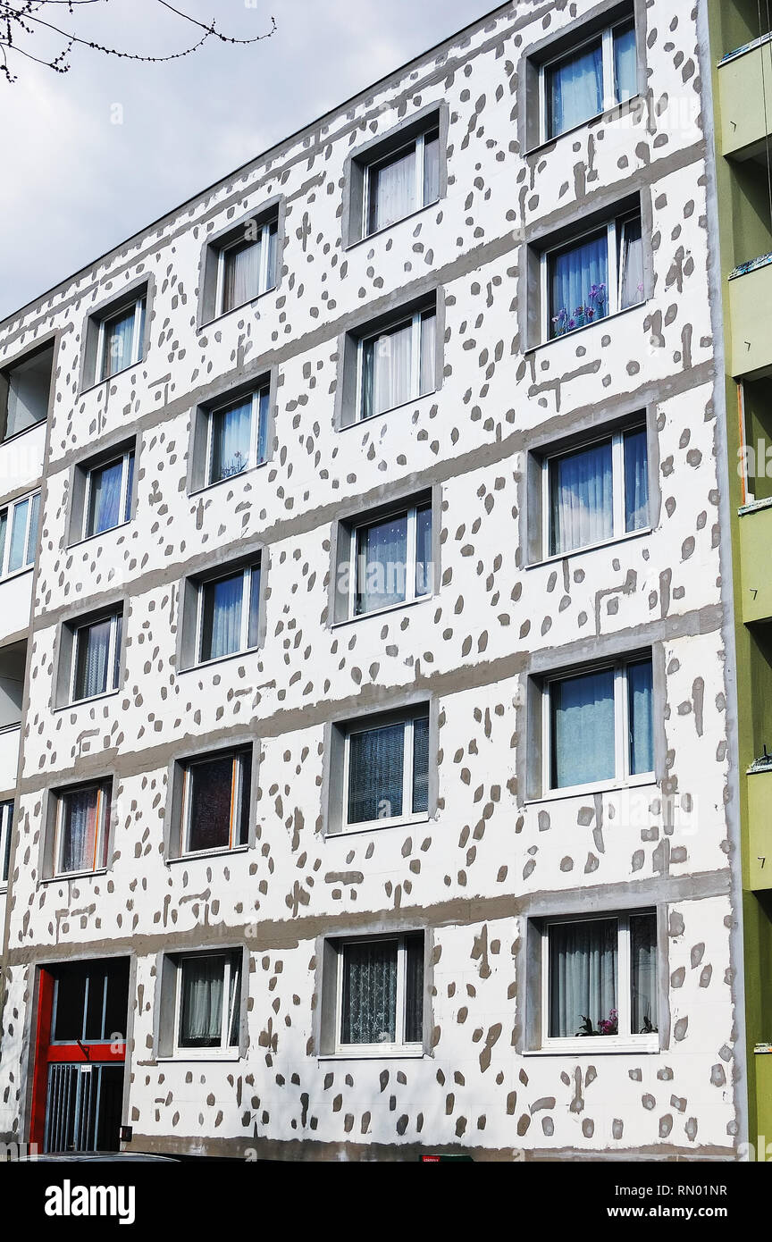 Facade reconstruction on Apartment Building Stock Photo - Alamy