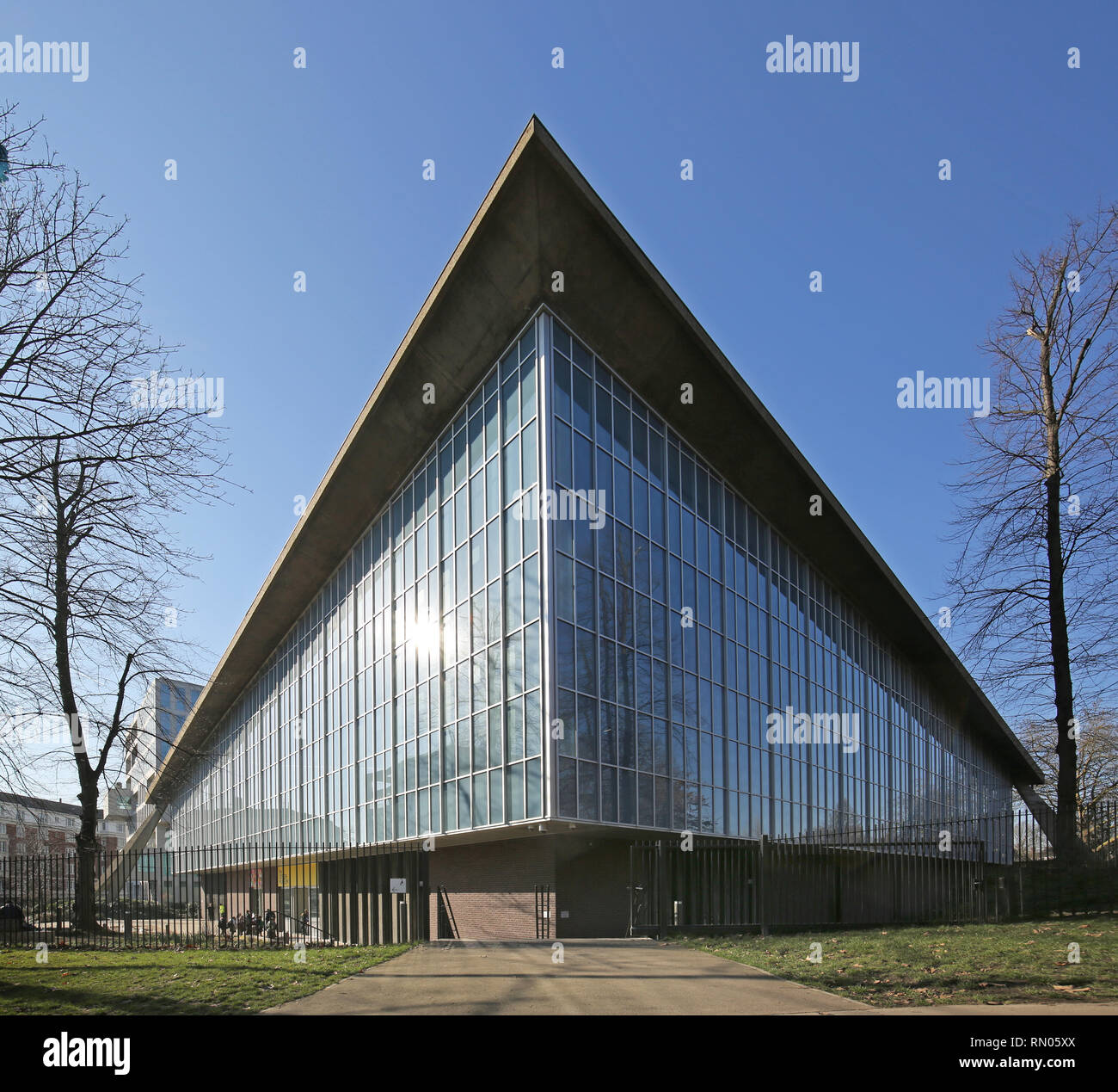 Exterior of the Design Museum, Kensington High Street, London ...