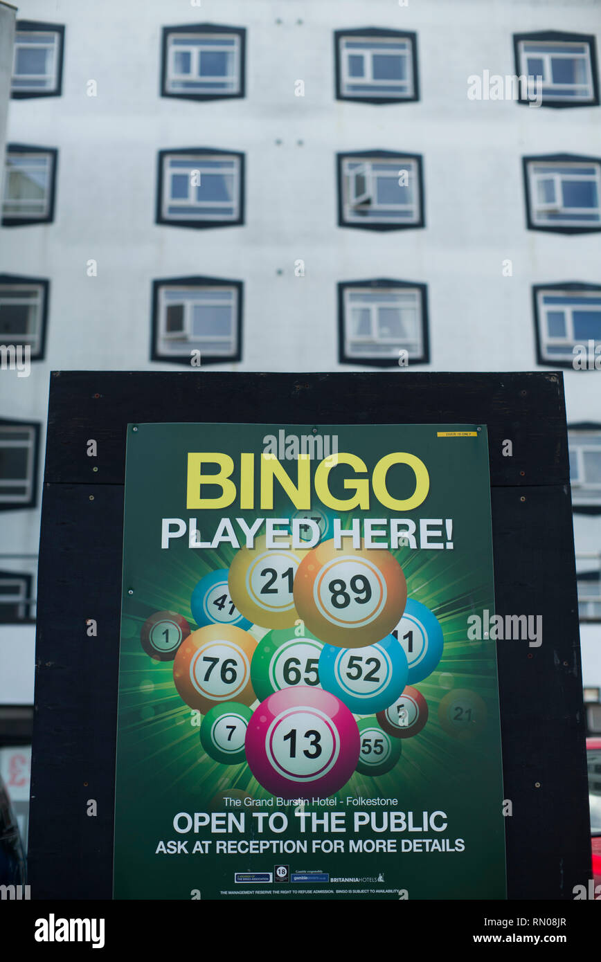 Old people playing bingo hi-res stock photography and images - Alamy