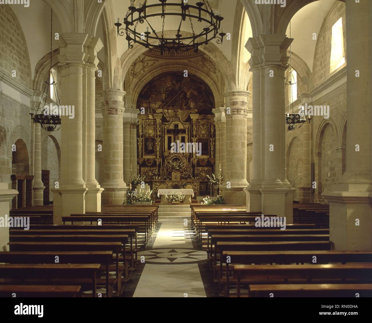 INTERIOR DE LA IGLESIA DE SAN PEDRO DE MENGIBAR - SIGLO XVI. Location ...