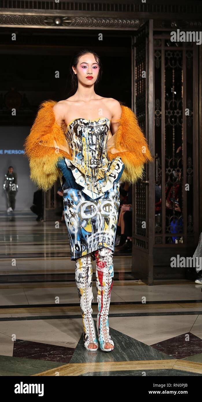 Diverse models fashion runway hi-res stock photography and images - Alamy