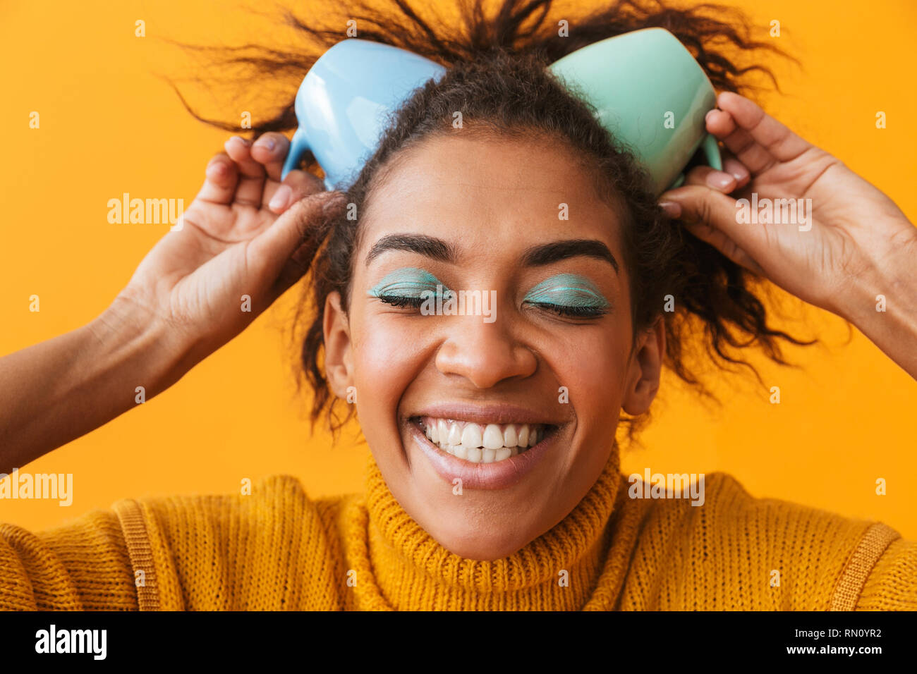 Cups on head hi-res stock photography and images - Alamy