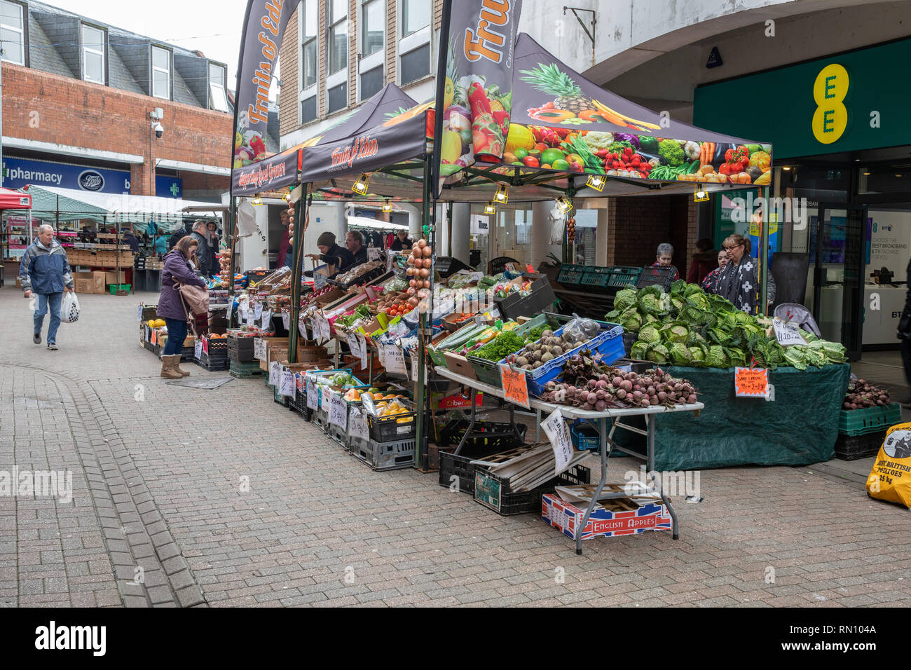 Beetroot in market stall hi-res stock photography and images - Alamy