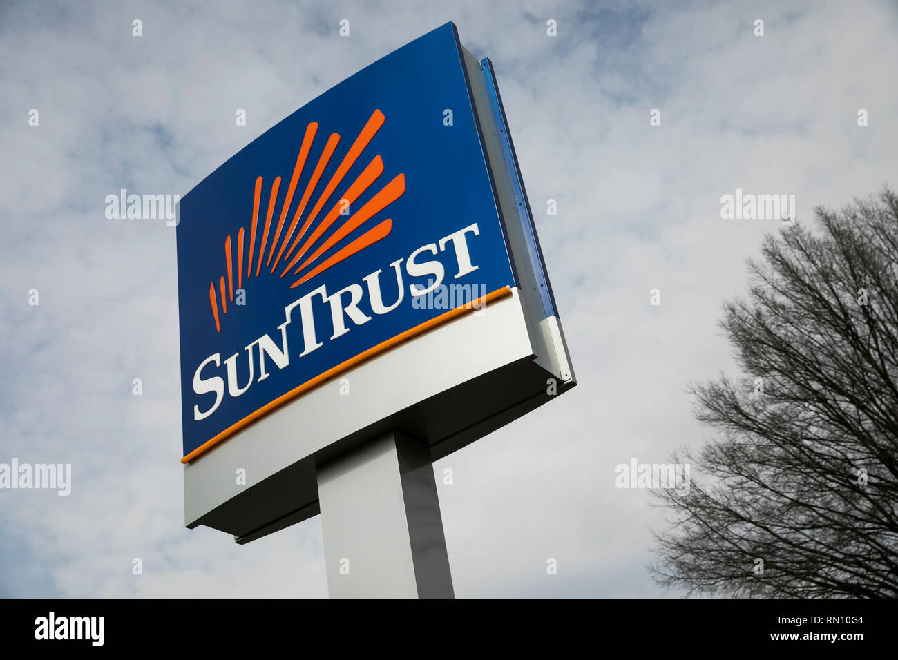 Suntrust logo hi-res stock photography and images - Alamy