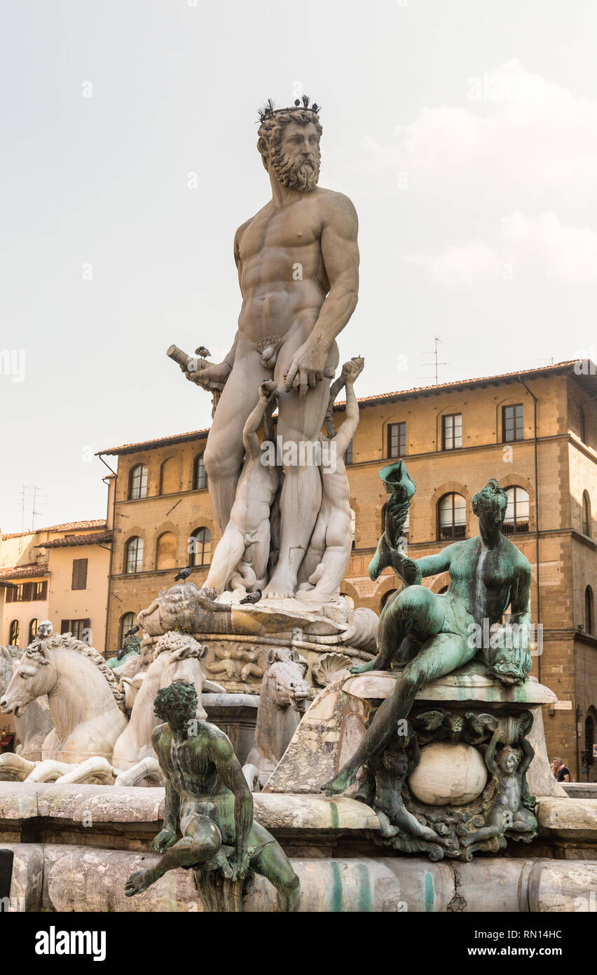 The famous fountain of Neptune on Piazza della Signoria in Florence ...