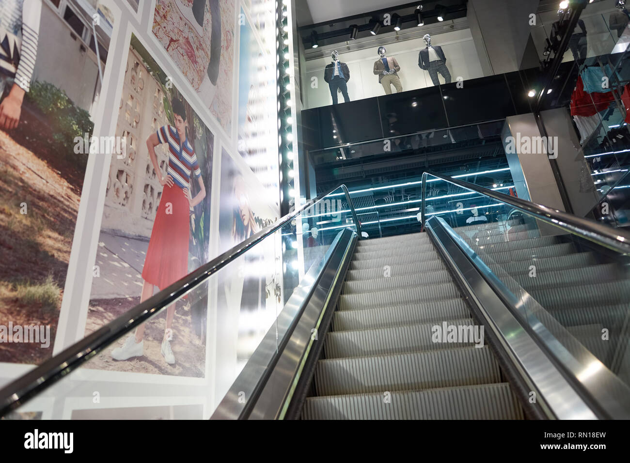 Topshop Store Interior High Resolution Stock Photography and Images - Alamy