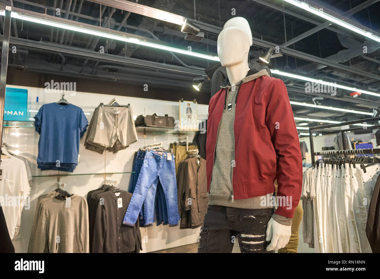 Topshop store interior hi-res stock photography and images - Alamy