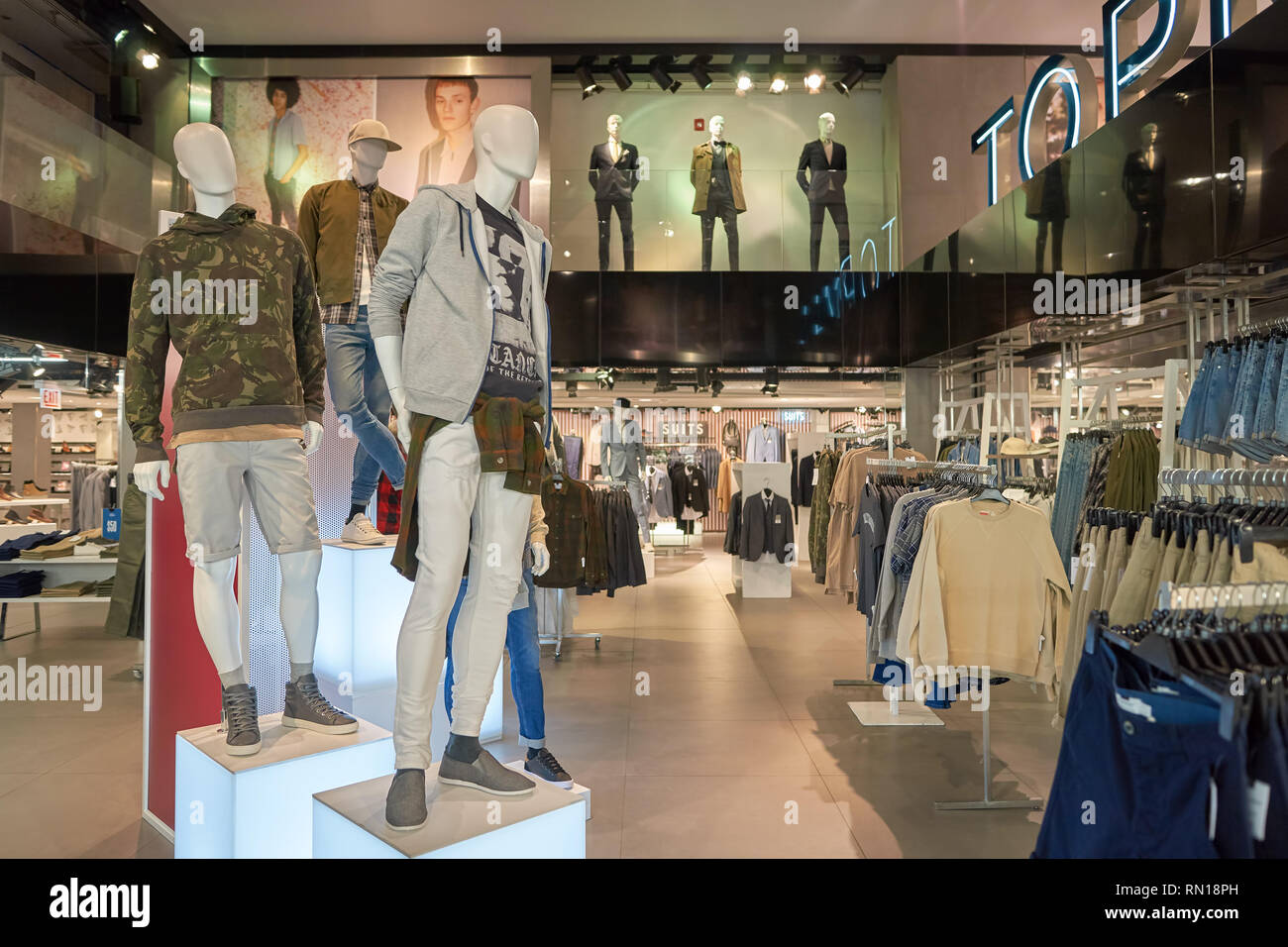 Topshop store interior hi-res stock photography and images - Alamy