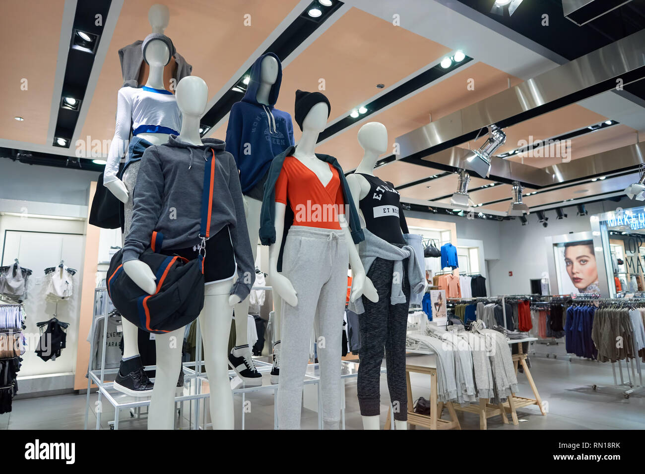 Topshop store interior hi-res stock photography and images - Alamy