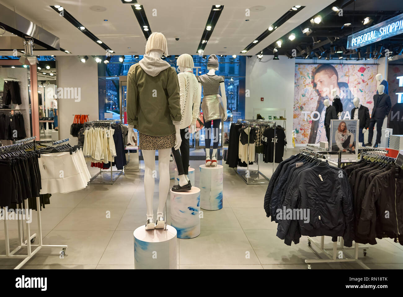 Topshop store interior hi-res stock photography and images - Alamy