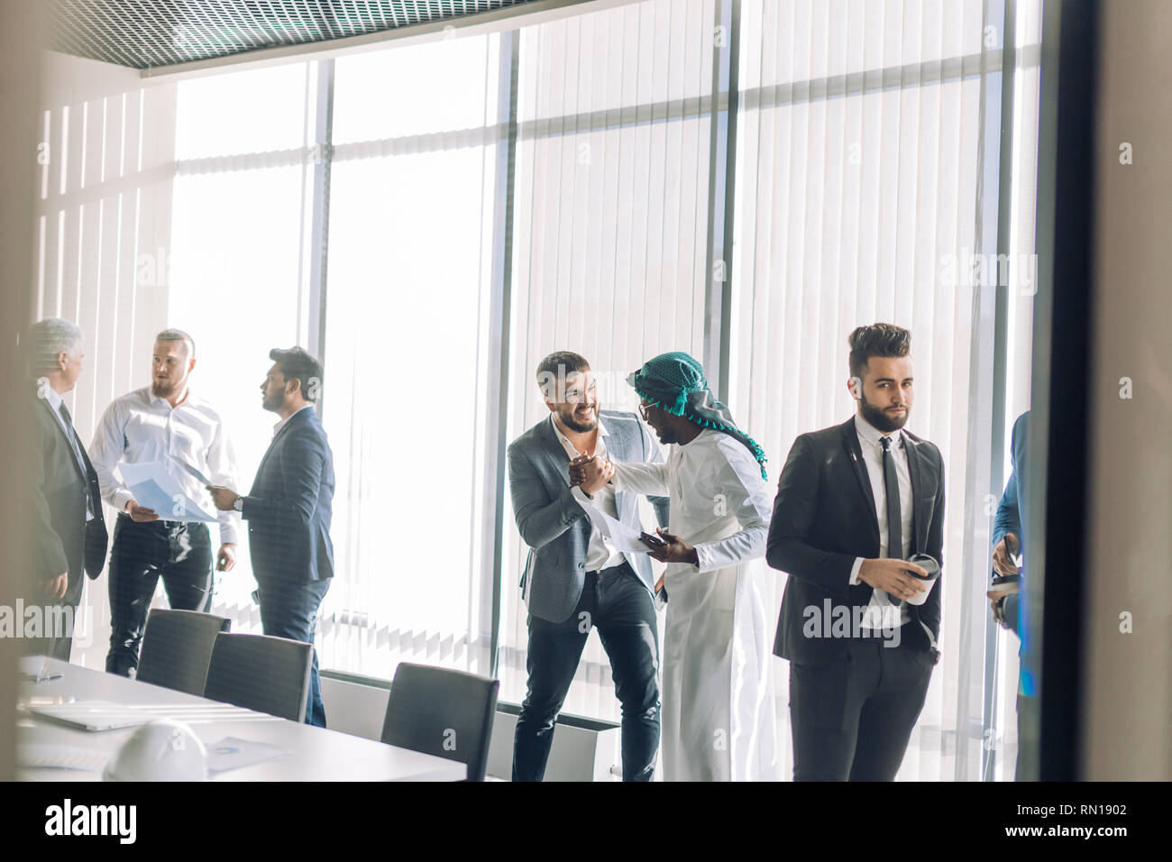 Multi lit windows hi-res stock photography and images - Alamy