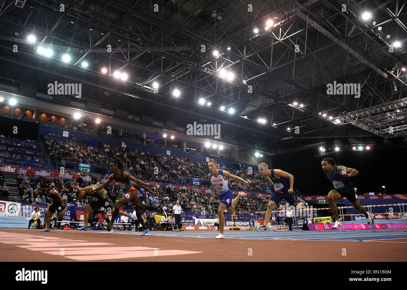 Mens metre hurdles hi-res stock photography and images - Alamy