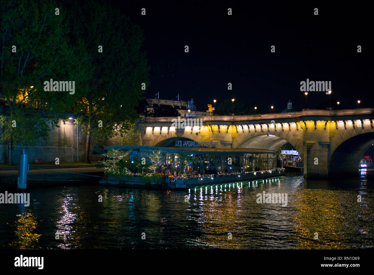 Paris france night scene hi-res stock photography and images - Alamy