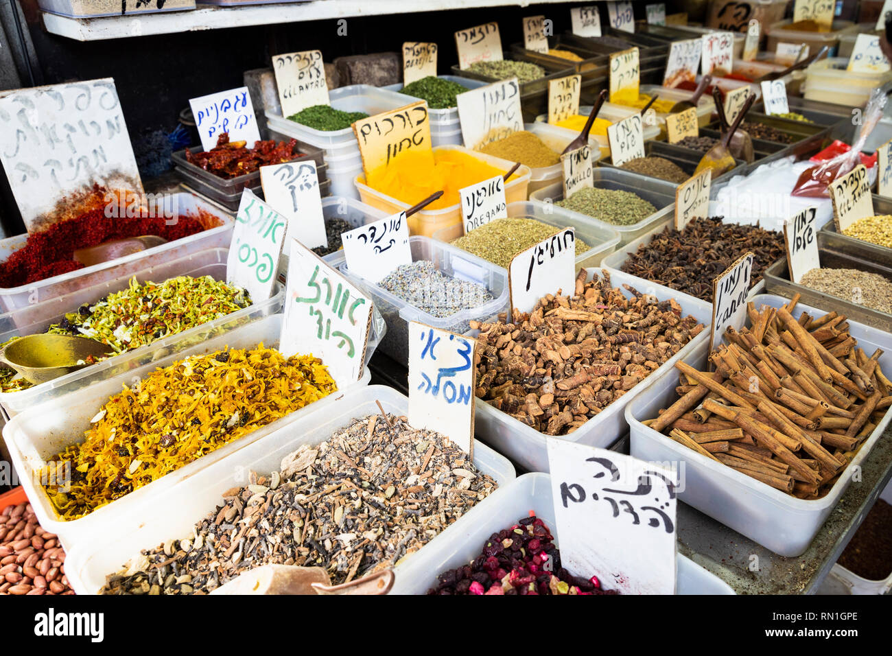 Spice stand hi-res stock photography and images - Alamy
