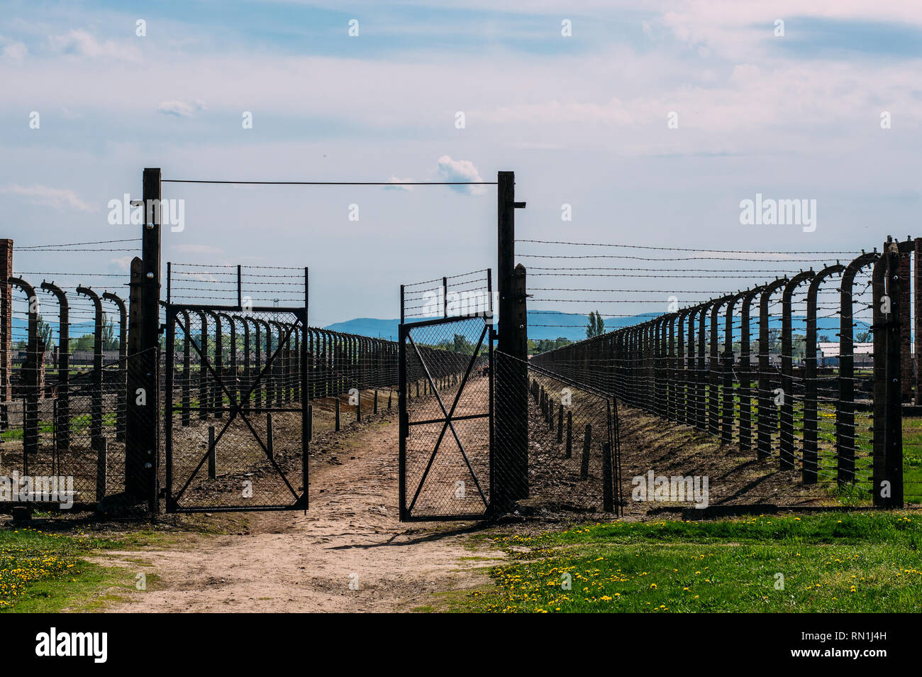 Auschwitz concentration camp gate hi-res stock photography and images ...