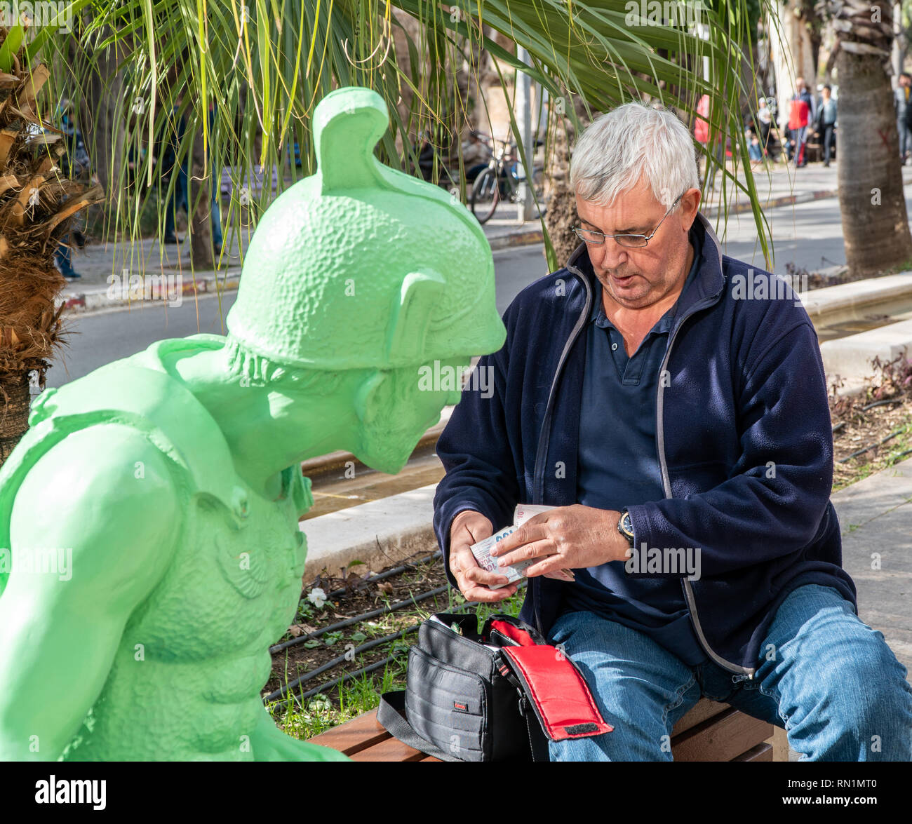 Counting money hi-res stock photography and images - Alamy