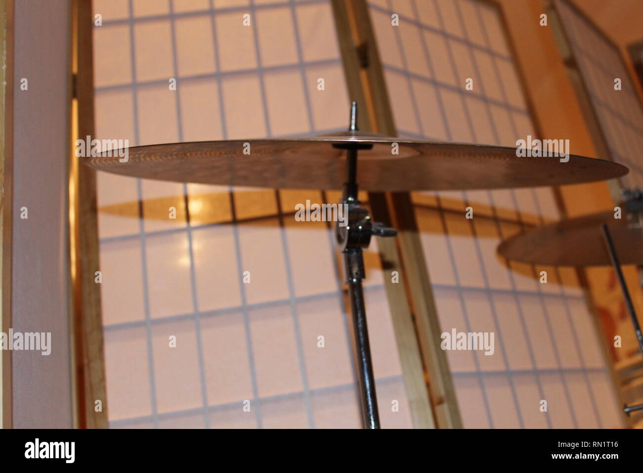Cymbal drum set Stock Photo - Alamy