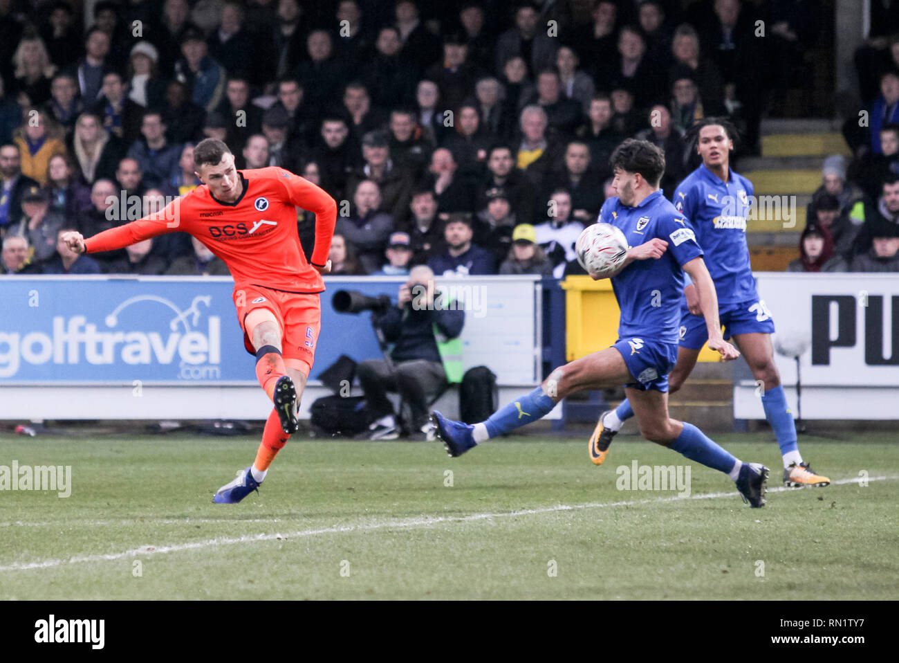 Football stadium wide shot hi-res stock photography and images - Alamy