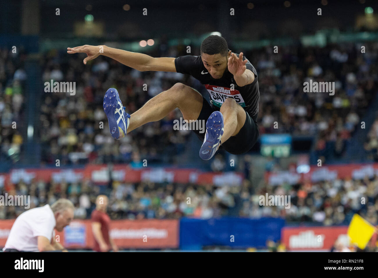 Mens long jump hi-res stock photography and images - Alamy