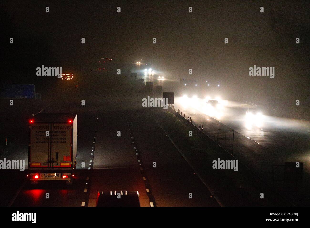 Thick fog on m25 motorway hi-res stock photography and images - Alamy