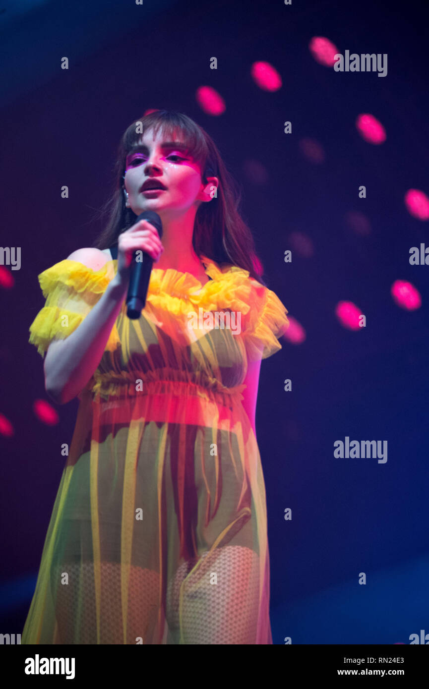Lauren mayberry hi-res stock photography and images - Alamy