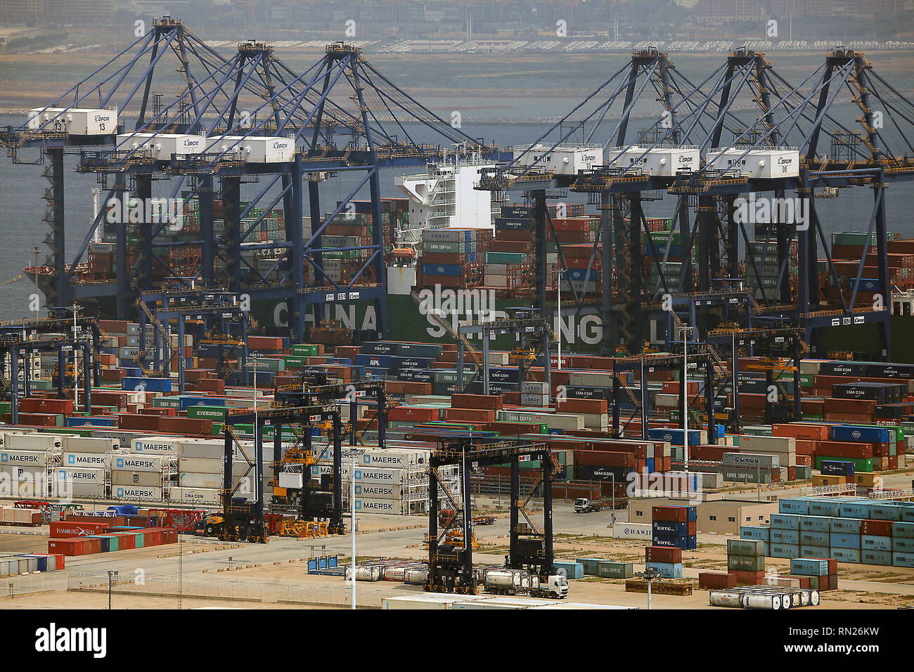China shipping container lines hi-res stock photography and images - Alamy