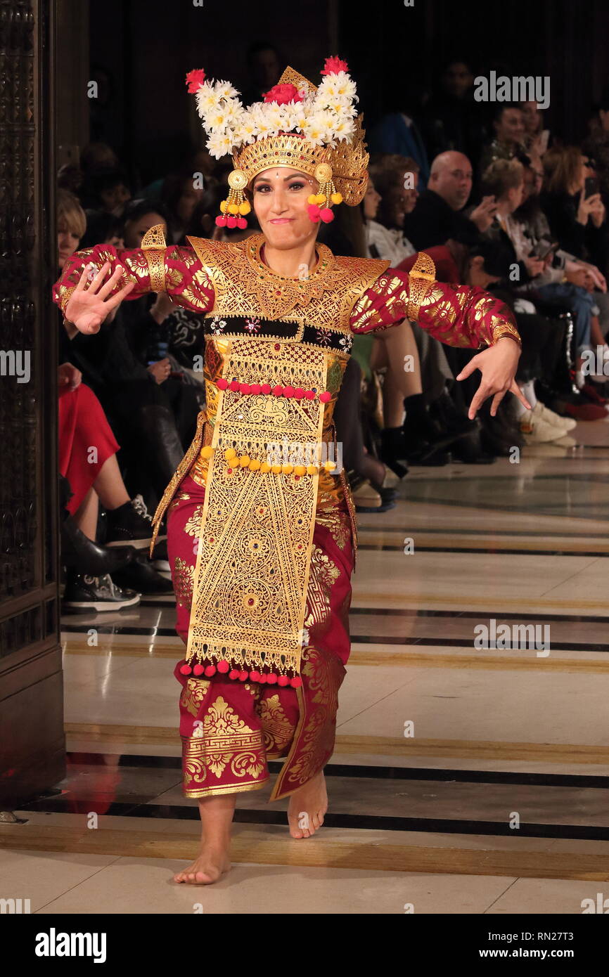Women catwalk 2019 hi-res stock photography and images - Alamy