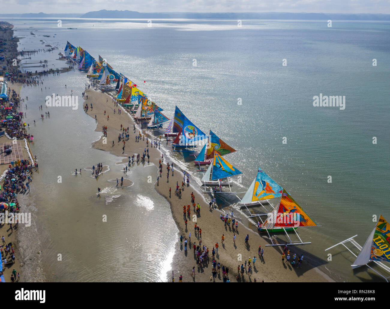 Philippine native boats hi-res stock photography and images - Alamy