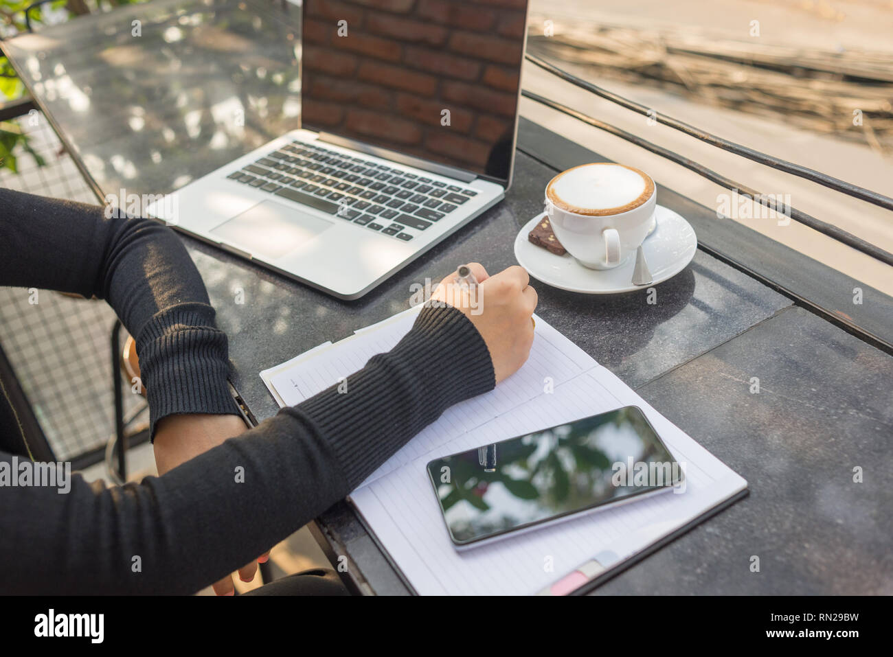 Female journalist writing notes hi-res stock photography and images - Alamy