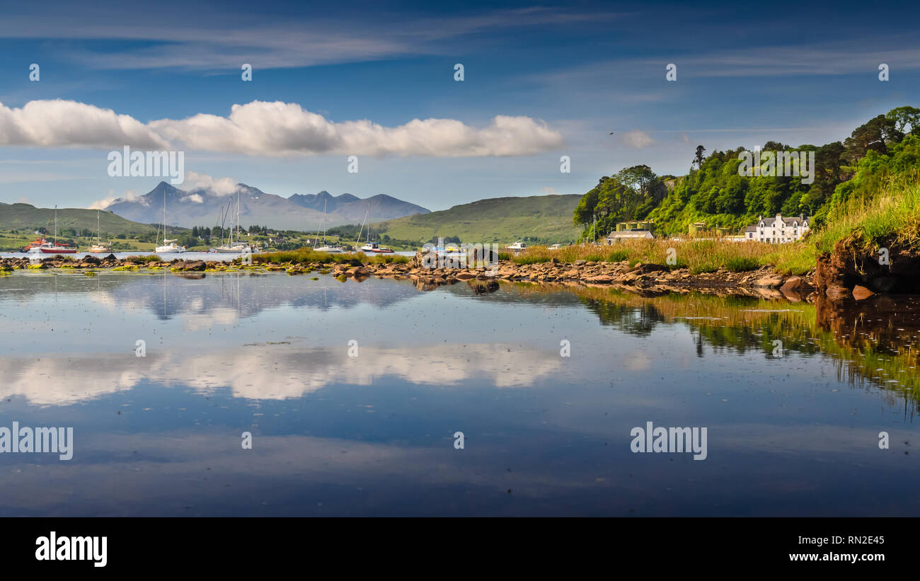 Portree on the isle of skye boat hi-res stock photography and images ...