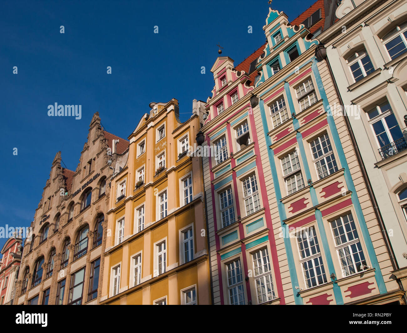 Tenement houses hi-res stock photography and images - Alamy