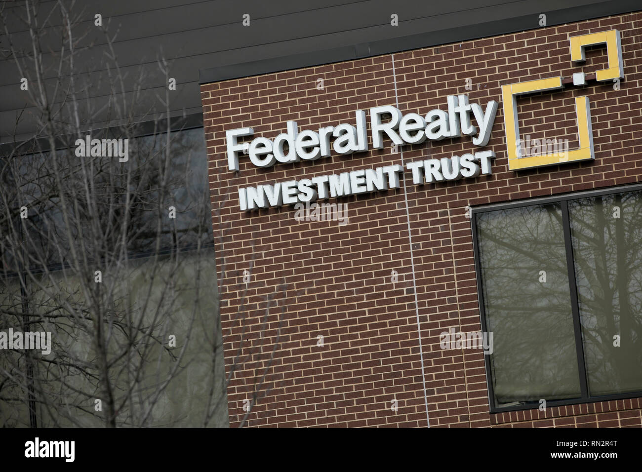 Investment logo hi-res stock photography and images - Alamy