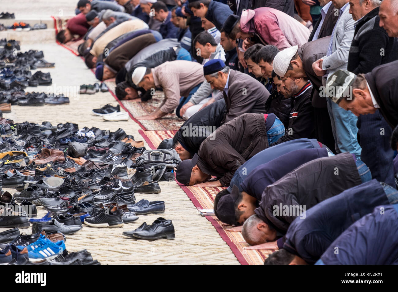 Uzbekistan people Islamic in prayer Stock Photo - Alamy