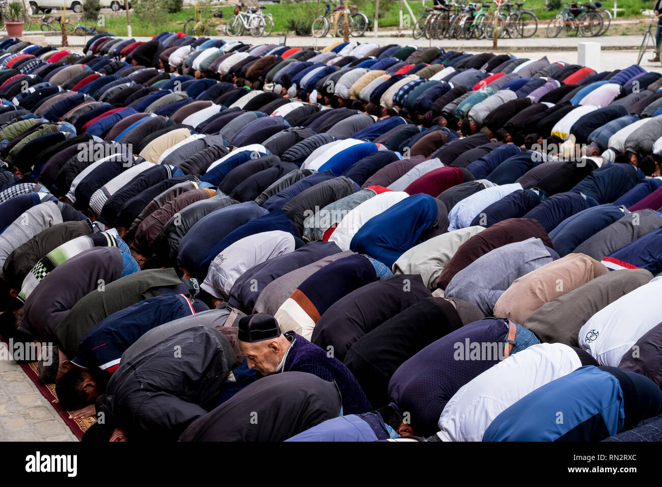 Uzbekistan people Islamic in prayer Stock Photo - Alamy