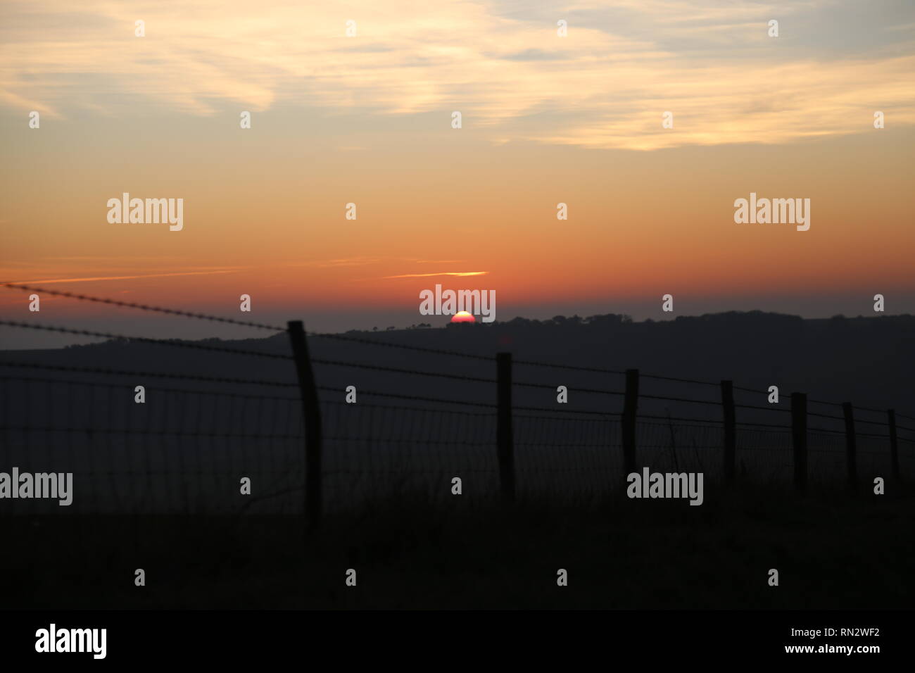 Setting sun behind fence hi-res stock photography and images - Alamy