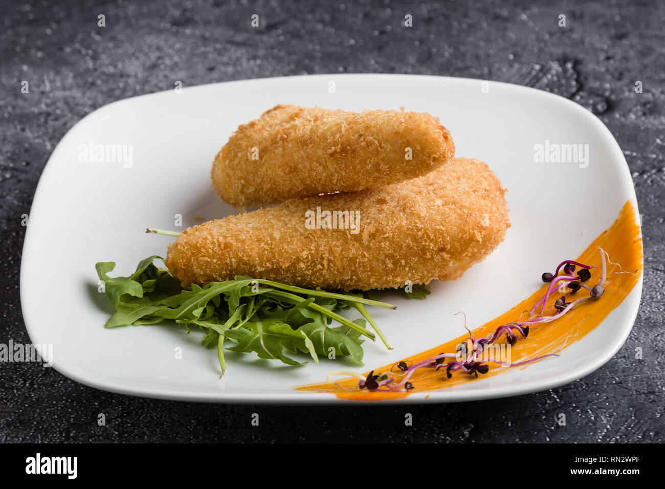 Deep palte hi-res stock photography and images - Alamy