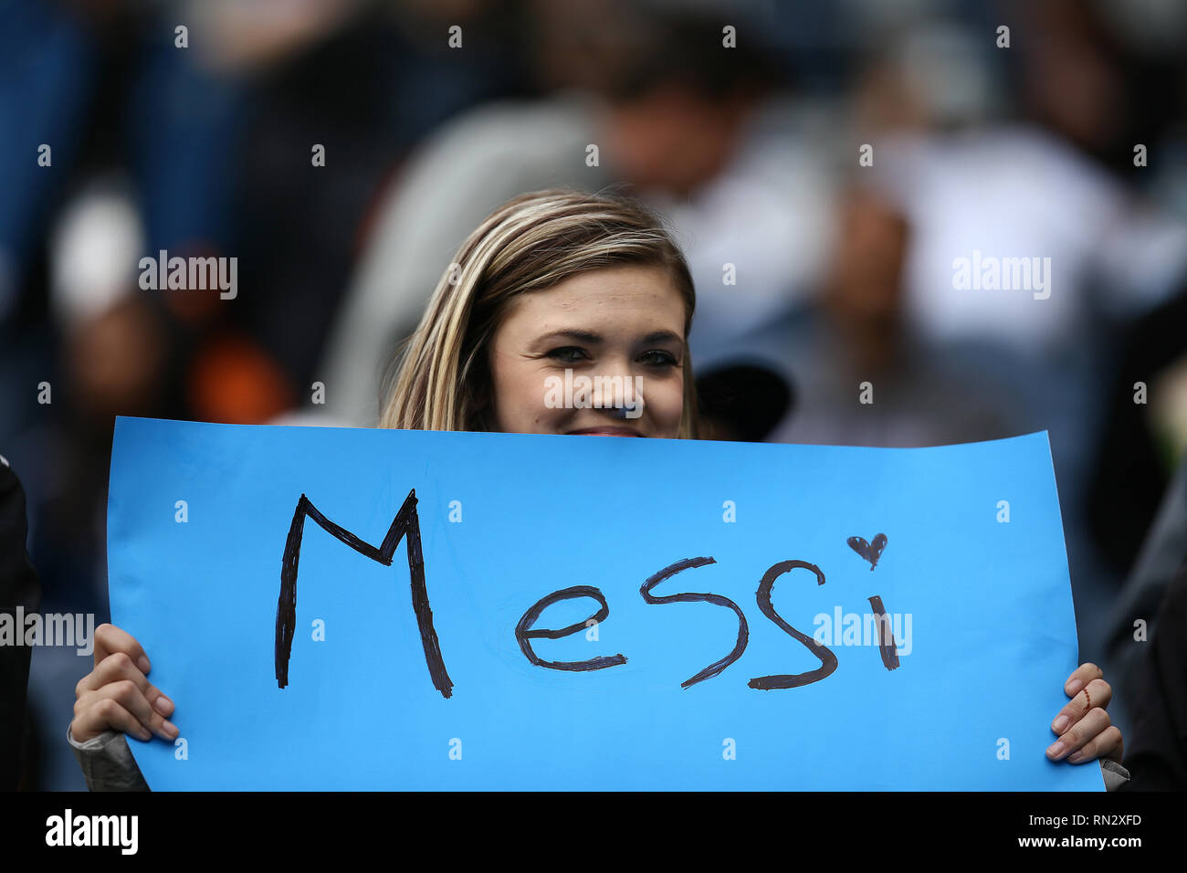 Barcelona fans cheering hi-res stock photography and images - Alamy