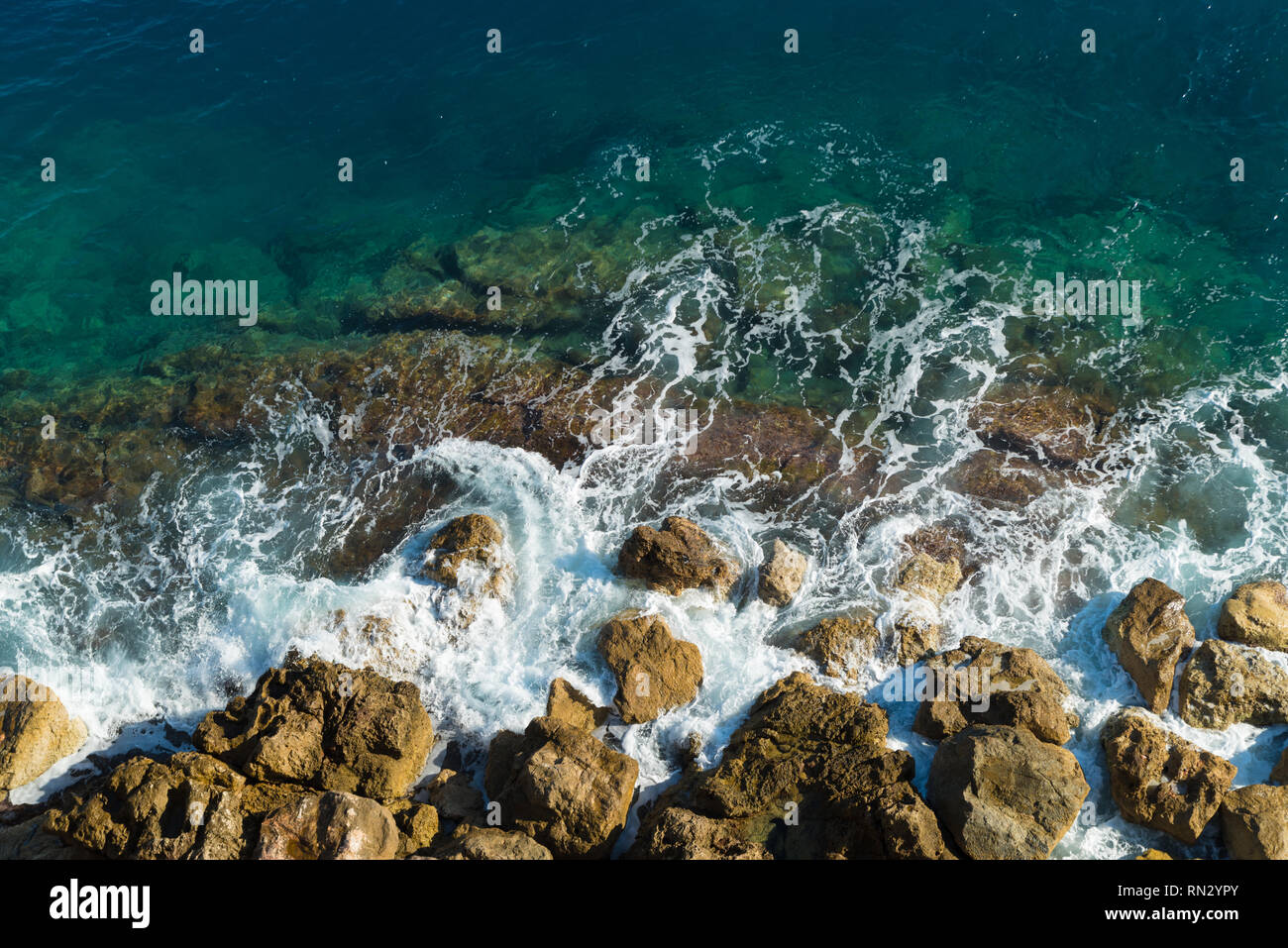 Water breaks on the rocks hi-res stock photography and images - Alamy