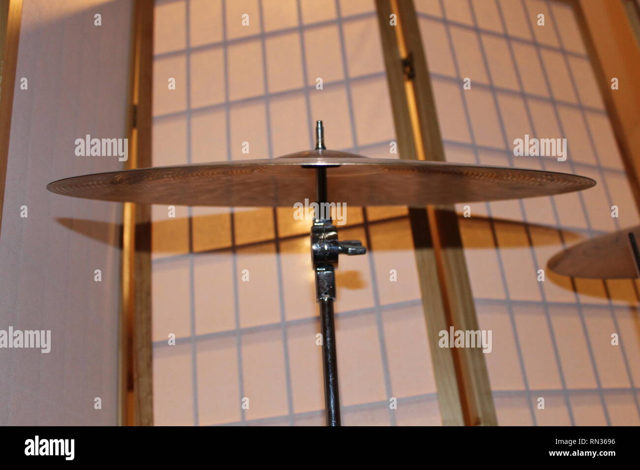 Cymbal drum set Stock Photo - Alamy