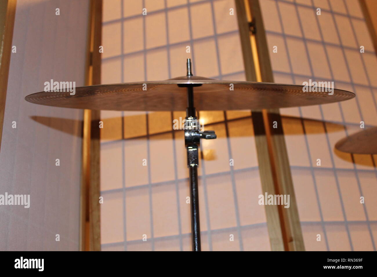 Cymbal drum set Stock Photo - Alamy