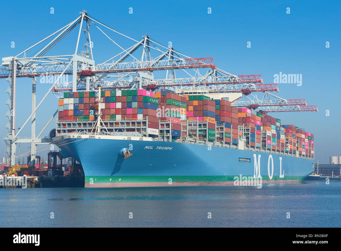 The 400 Metre, 20,000 TEU, Ultra-Large Container Ship, MOL TRIUMPH ...