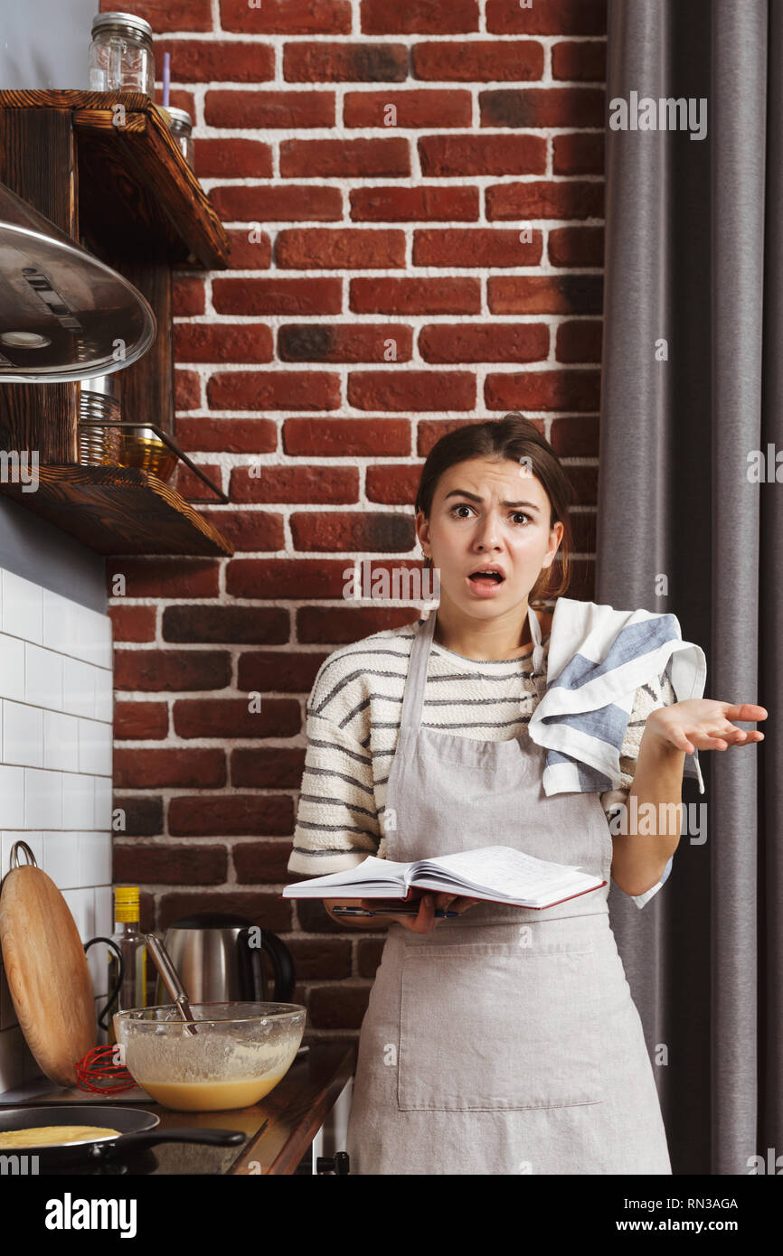 Confused woman cooking hi-res stock photography and images - Alamy