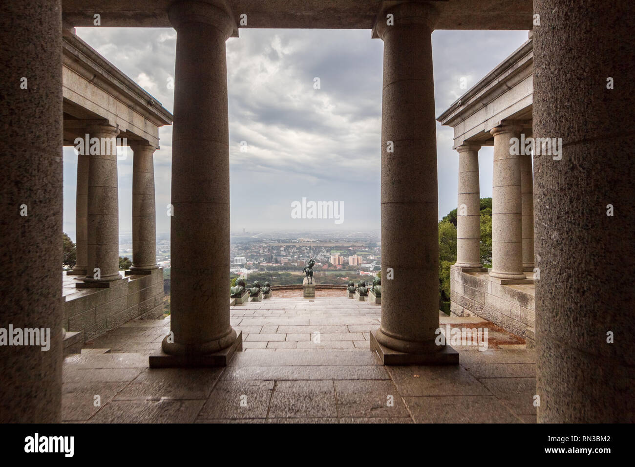 Rhodes Memorial is a masssive stone monument on the slopes of Devil's ...