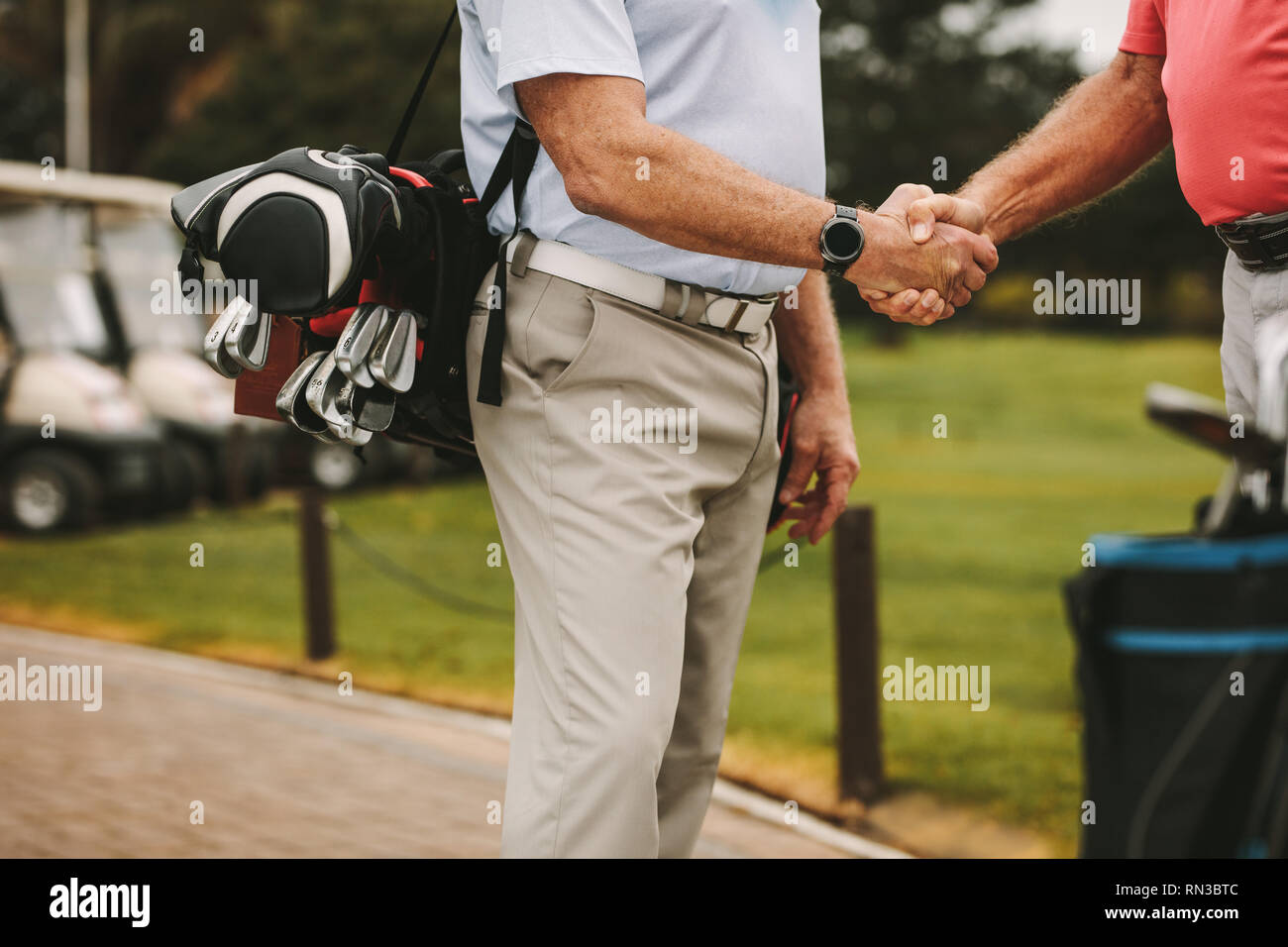 Golf players shaking hands hi-res stock photography and images - Alamy