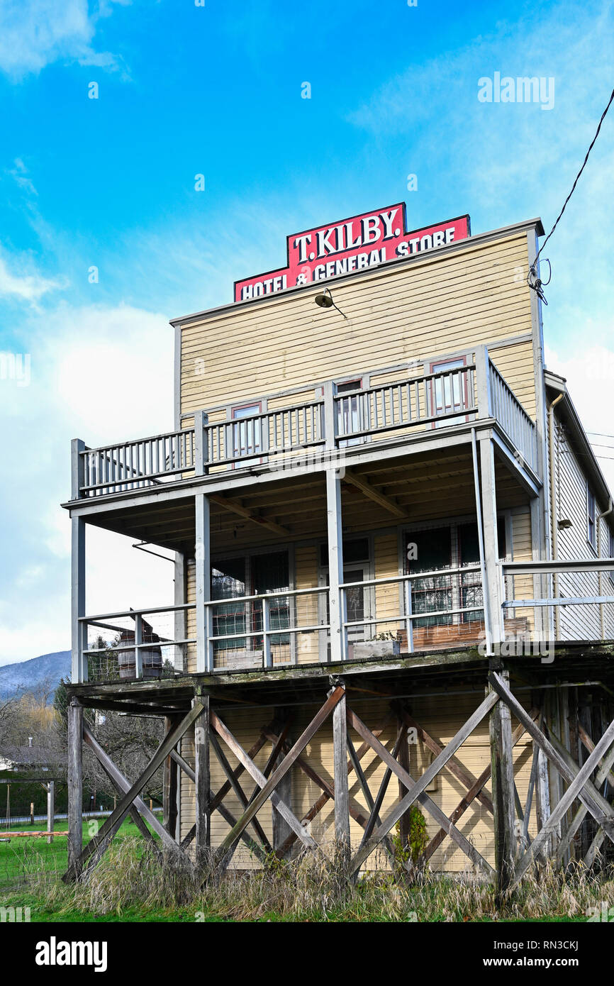 General store canada hi-res stock photography and images - Alamy